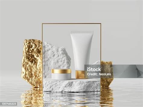 3d 렌더 추상적인 스킨 케어 제품 프리젠 테이션 흰색 크림 튜브와 정사각형 프레임 조약돌 플랫폼에 배치 황금 모자와 항아리 빈 화장품 패키지 모형 상업 쇼케이스 0명에