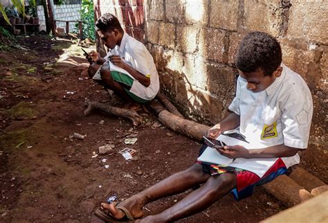 Potret Anak Anak Papua Saat Belajar Secara Daring