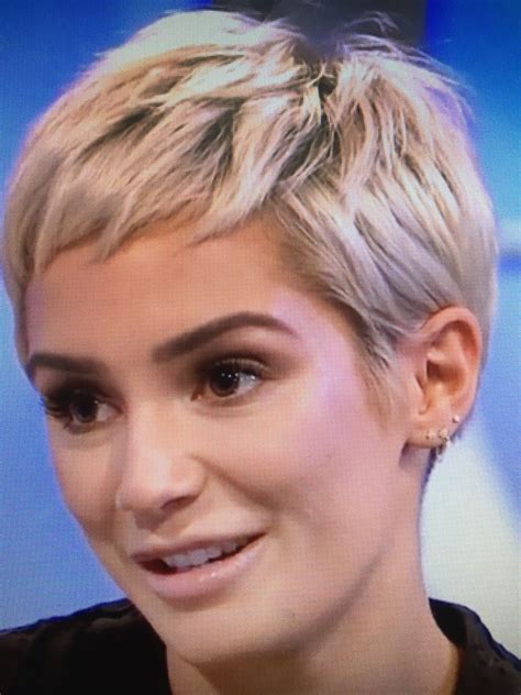 Pin By Andi Kazzy On Pixie Hair Elf Hair Pixie Haircut Short Hair