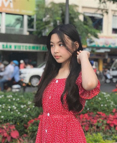 Clip 18 giây của ái nữ nhà MC Quyền Linh gây sốc vì visual quá đỉnh không thi hoa hậu hơi phí