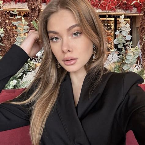 Anna Schneider Youtube