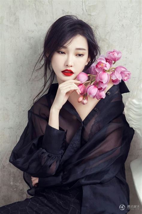 童菲艺术写真灵气十足 白皙嫩肌大秀美背 娱乐时尚 双拥中国 中国网 双拥中国