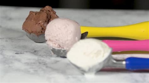 اللبن اليوناني أم العاديما أبرز الفروقات بين أنواع الزبادي المختلفة