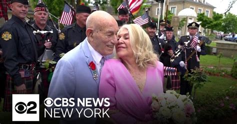 100 Year Old World War Ii Veteran Weds 96 Year Old Woman At D Day