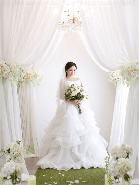 Prewed Lee Seung Yong And Lily Rika Phantasia Organizer Bridestory