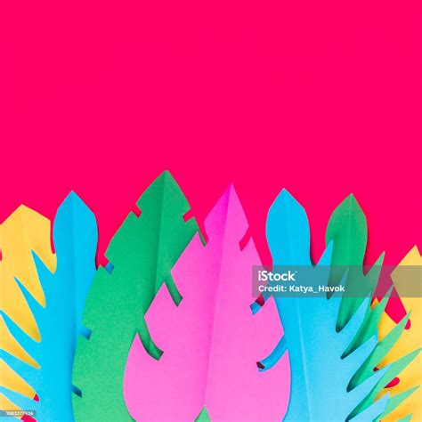 텍스트에 대 한 빈 공간을 가진 밝은 분홍색 배경에 여러 종이 열 대 잎 단일 이미지에 대한 스톡 사진 및 기타 이미지 단일 이미지 예술 0명 Istock