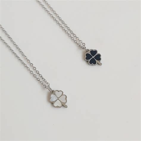 꽃별 네잎 클로버 목걸이 써지컬 써지컬스틸 체인 여자친구 기념일 선물 우정템 커플 행운23 Hn017
