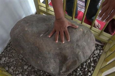 Ini Batu Yang Diyakini Pengaku Nabi Sebagai Nur Rasulullah SAW