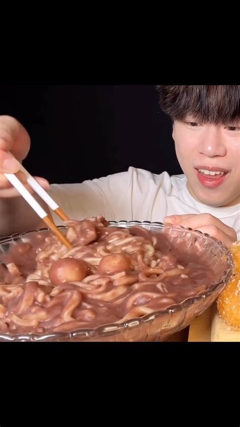 면미니minii 랜디스 도넛의 초코롱존 우유 말먹 몽쉘 오예스 초코파이 먹방🍫 Youtube 👉 면미니minii Mukbang Mukbangasmr Asmr