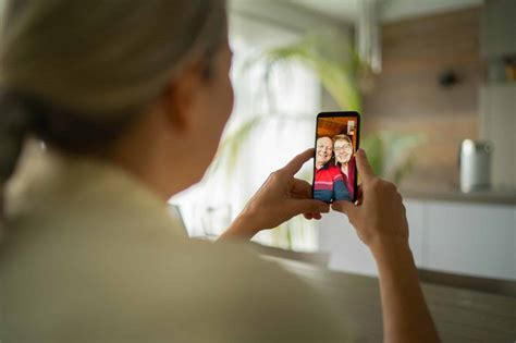 5 Ways To Use Technology To Stay Connected While Social Distancing