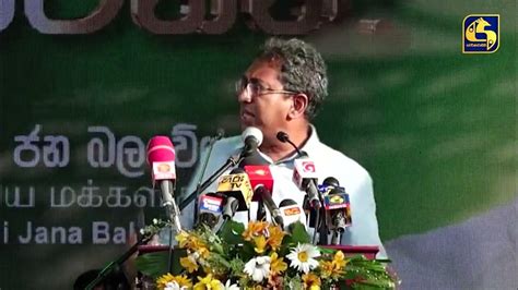රෝස පාට ඇඳගනිපු අය එකක් කියනවා රතු පාට ඇඳගනිපු අය තව එකක් කියනවා ජවිපෙට