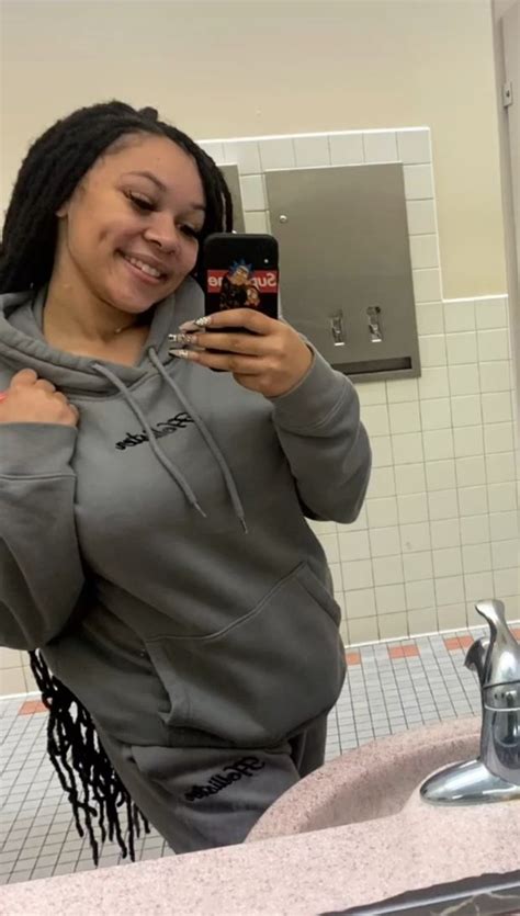 She Waits To Have Her Clothes Ripped Off And Bigman2021