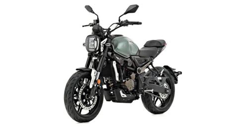 AKT Voge Pro 300 AC esta moto naked con estilo retro está a punto