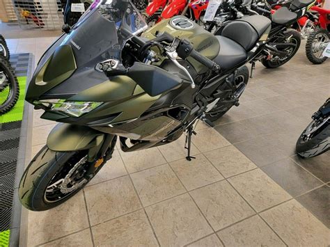 2024 Kawasaki Ninja® 650 Metallic Matte Dark Graymetallic Spark Black