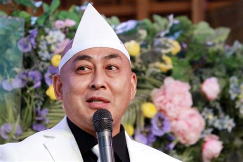 錦鯉・長谷川雅紀、大量の花をバックに撮影も やす子から「悲しくなる」 Fumumu