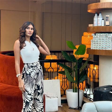 Nitheesha Rajesh Nitheesha Rajesh • Instagram Photos And Videos