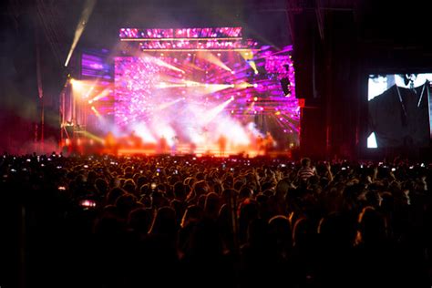 윤슬컴퍼니 푸드트럭 관공서 기업 학교 유치원등 케이터링 푸트트럭 전문 타사와 달리 자체적으로 지역축제 및 다양한 행사기획을 진행할 수 있으며 결혼식동창회기업행사