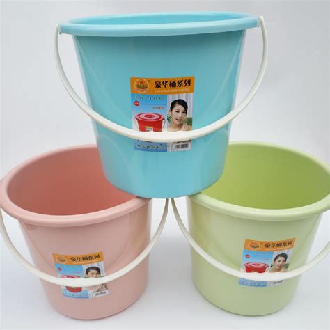 厂家批发圆形塑料水桶家用塑料手提水桶五元促销会销礼品塑料桶 阿里巴巴