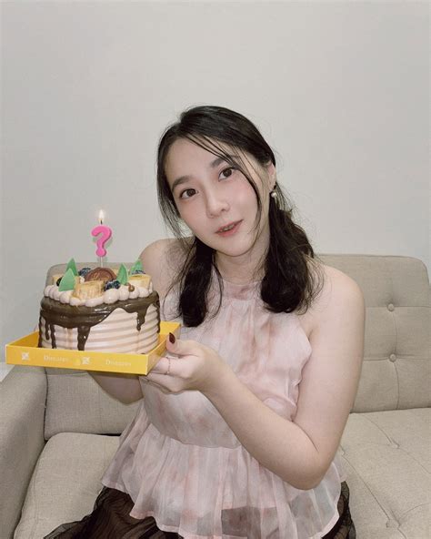 生日快樂🎂🎊 這個月真的吃得很肥 就不修了🥲 謝謝老公給我滿滿的儀式感 今年生日愛的人都在身邊 真的很開心 雖然因為有了嫩嬰的加入 有時候真的