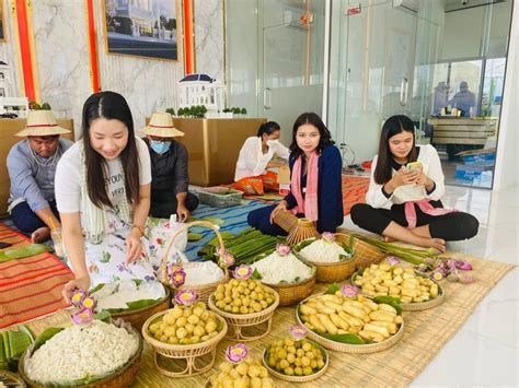 លោកស្រីឧកញ៉ា គង់ សំណាង នាំស្រីស្រស់ប្រុសស្អាត បុរី វិមានសំណាង វេចនំអន្សម