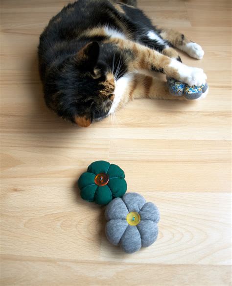 Make Your Own Catnip Toy For Your Cat Friendly Nettlefriendly Nettle