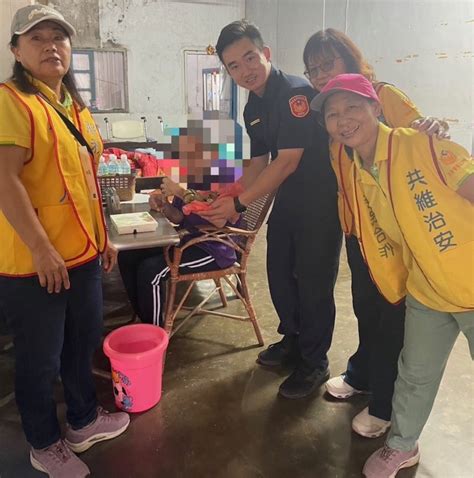 《愛心傳粽 端午佳節枋寮警方聯合志工關懷弱勢》