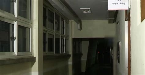 빗자루 교사 폭행 사건 가담 학생 1명 추가 입건