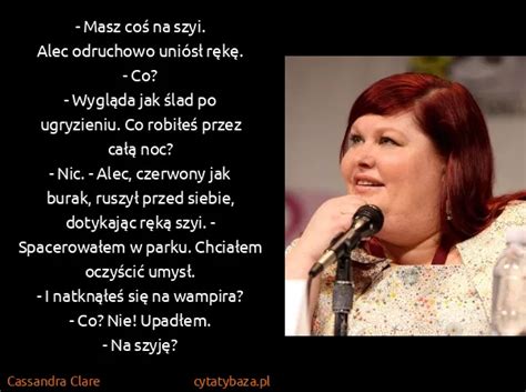 Masz coś na szyi Alec odruchowo uniósł