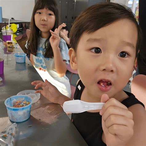 육일형제막창8489 머리카락이 하도길어서 바리깡들고 화장실가서 밀어줌ㅎㅎ 셀프이발