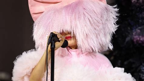 Sia anuncia su primer disco en siete años y comparte la primera canción