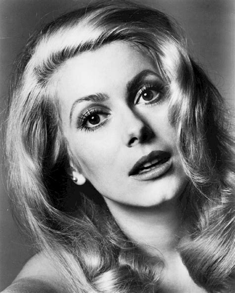 Katrin Denev Među 100 Francuskinja Koje Osuđuju Lov Na Muškarce Predatore Catherine Deneuve