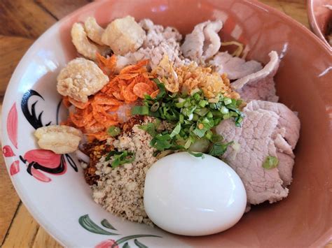 รูป ก๋วยเตี๋ยวต้มยำกากหมูสูตรโบราณ ท่าน้ำนนท์