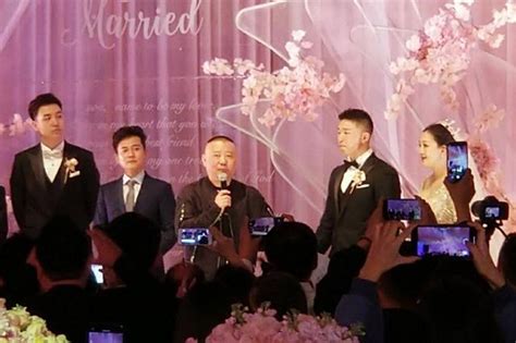 郭德纲爱徒“烧饼”大婚，老郭到场致辞，一句称呼暴露师徒关系！ 每日头条