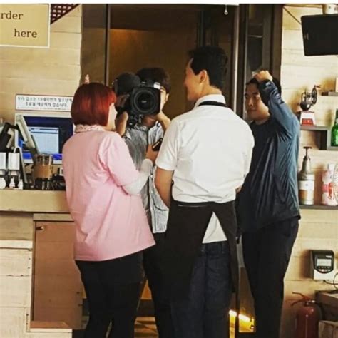 21년차 카페 자영업자 맞스하리 환영 오늘 오시는 손님마다 인사말이 비슷하네 사장님 아직 계시네요 사장님 하나도 안