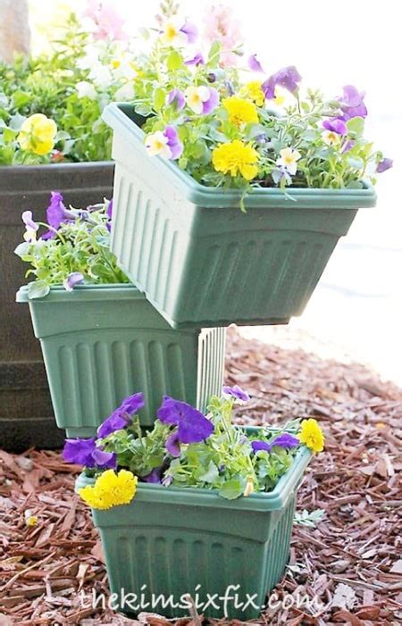 15 Wonderfull DIY Stacked Flower Pots