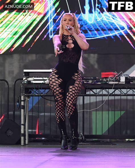Iggy Azalea Sexy Seen Flaunting Her Hot Figure On Stage At The Long