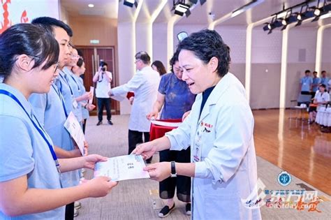 在校学生走进手术室感受前沿技术 瑞金医院医学体验营迎来第十批营员