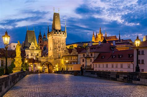 체코 프라하의 찰스 브리지 프라하 체코 찰스 브리지 및 올드 타운 타워 블타바 강과 찰스 브리지 세계 여행 관광 및 관광의 개념 0명에 대한 스톡 사진 및 기타 이미지