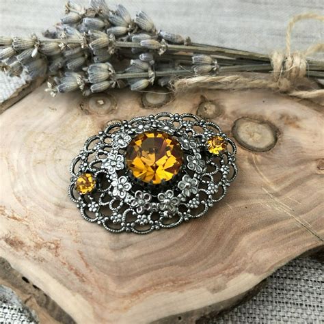 Чешская брошь «Кружевница 1960 1970 е гг