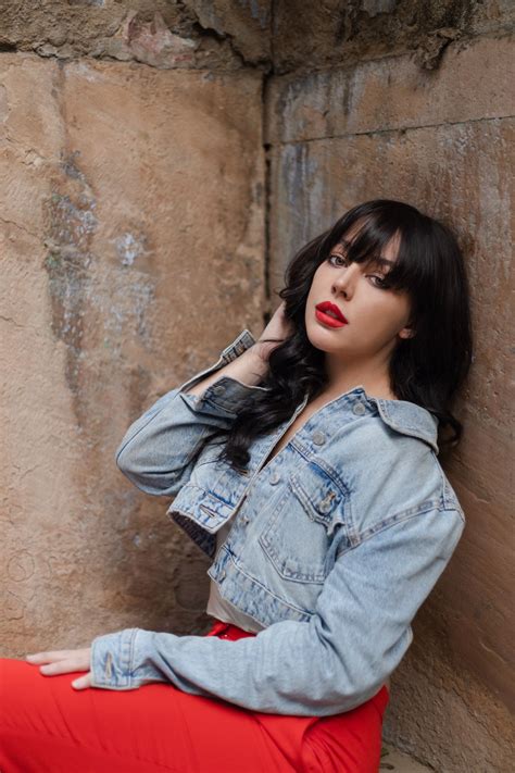 ممثلة الأفلام الإباحية ويتني رايت تصل سوريا وتثير الجدل بعبارة فلسطين