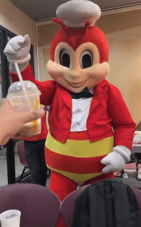 Jollibee Mascot Judges Customer With Mcdonalds Cup Looks Offended By Stinging Bee Trayal