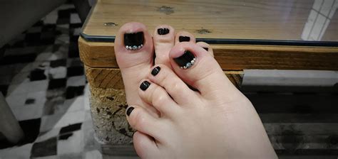 Feet Queens Pictures Scrolller Nsfw