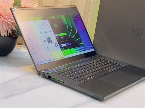 Razer Blade 15 Base Model 2019 YM RZ09 0300 I7 9th Gen 16GB RAM 512GB
