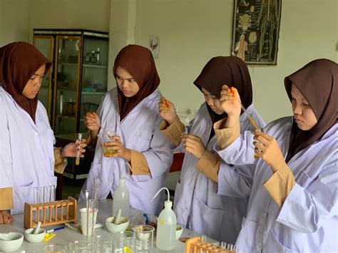 Praktek Kimia Di Laboratorium Lembaga Zakat Insan Madani Jambi