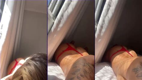 Beatriz Claudino Mostrando Sua Sensualidade Ao Posicionar A Calcinha De