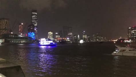 城市夜景车流 城市 夜晚 城市车流 车流 行人 街道 夜生活 孤单城市 夜色 城市夜晚空镜 虚焦 光斑 外卖 唯美光斑 公交 马路 夜晚人海