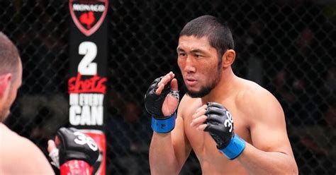 옥타곤에 원시인 등장ufc 라이트급 흔들 신성 오롤바이가 온다