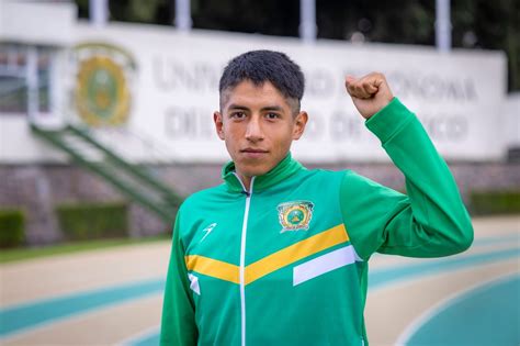 Estudiante de UAEMéx hace una combinación explosiva de atletismo y
