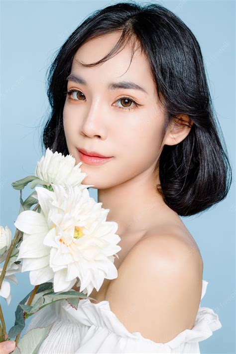 Premium Photo Asian Woman Short Hair With Perfect Clean Fresh Skin