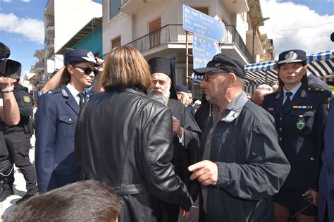 Οι γονείς του Βάιου Βλάχου στην παρέλαση ΝΕΟΣ ΑΓΩΝ